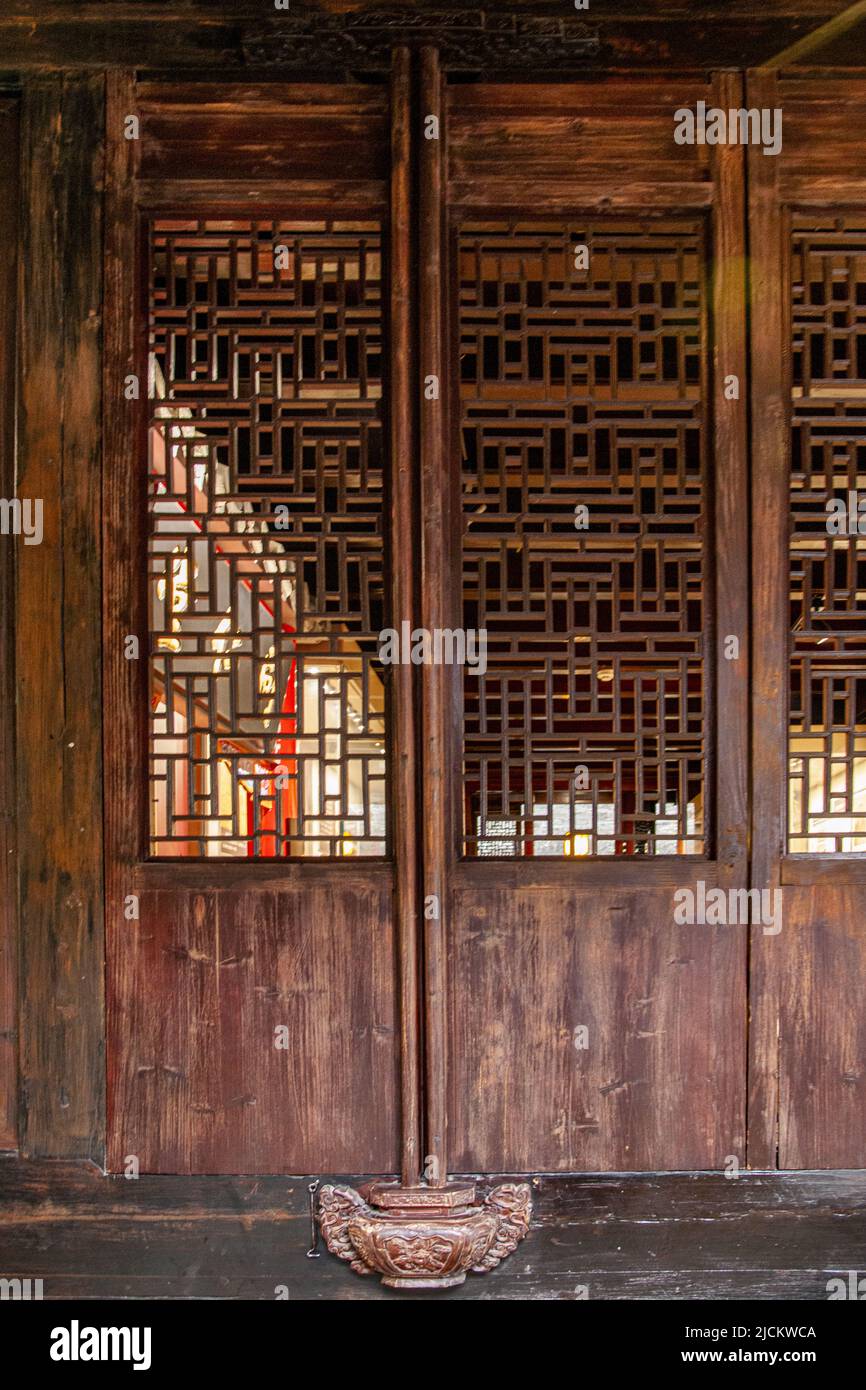 Traditional chinese window lattice hi-res stock photography and images ...