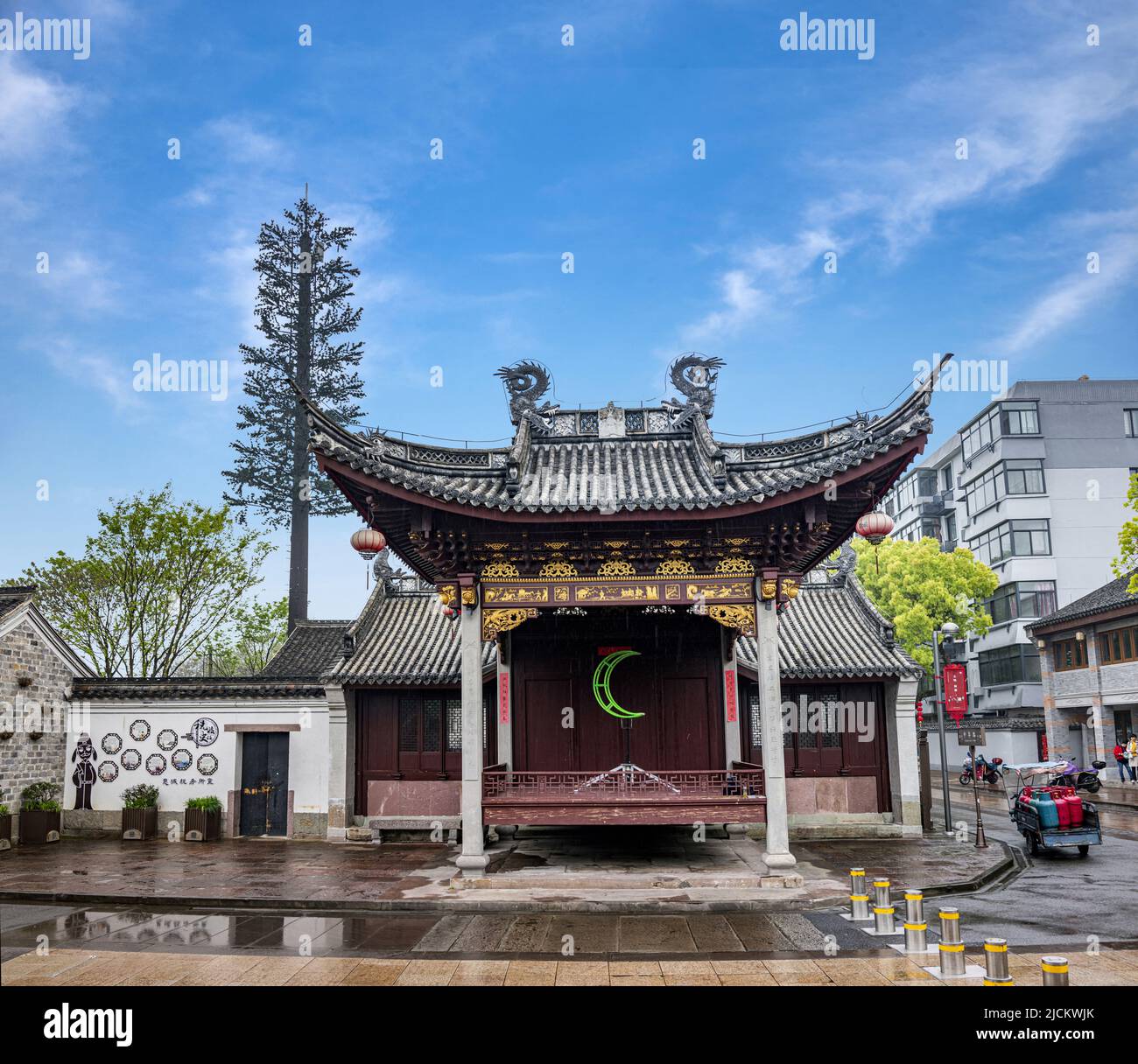 Zhejiang ningbo jiangbei CiCheng ancient town street the summer Stock ...