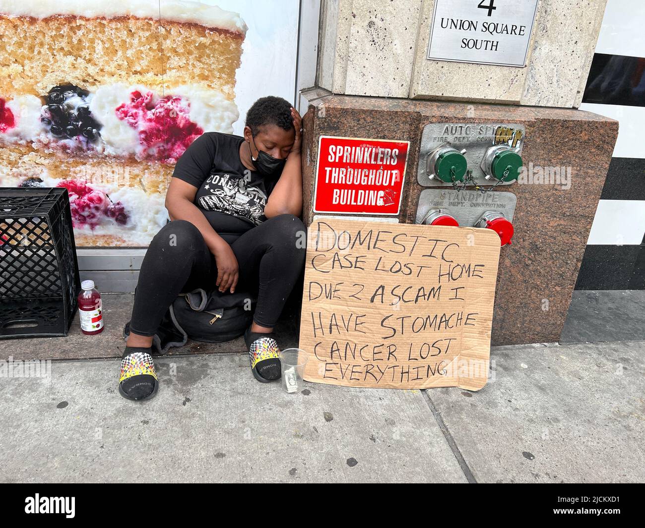 Homeless woman street hi-res stock photography and images - Alamy
