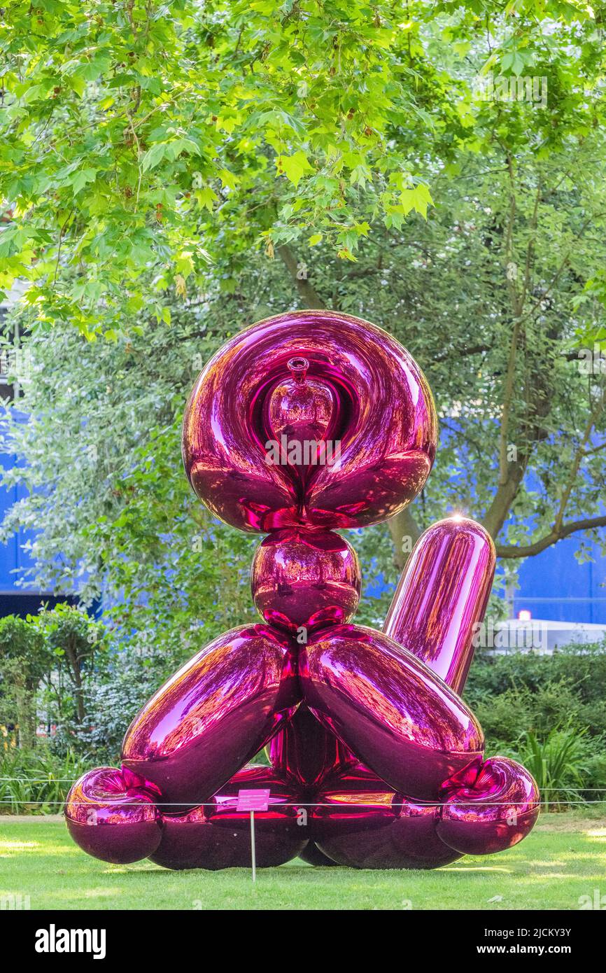 London, UK. 14th June, 2022. Jeff Koons' Balloon Monkey (Magenta), est ...
