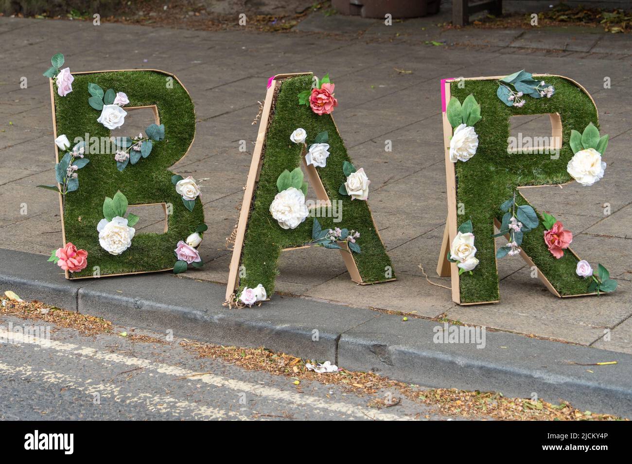 Freestanding bar sign hi-res stock photography and images - Alamy