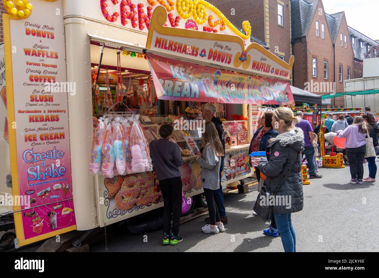 Funfair food stall hi-res stock photography and images - Alamy