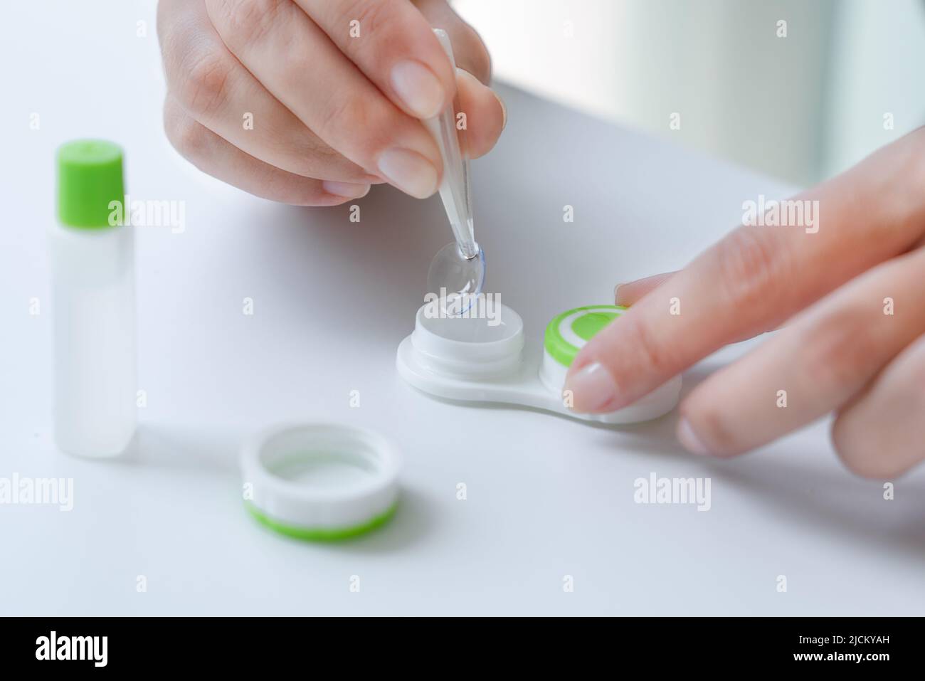 Remove contact lens hi-res stock photography and images - Alamy