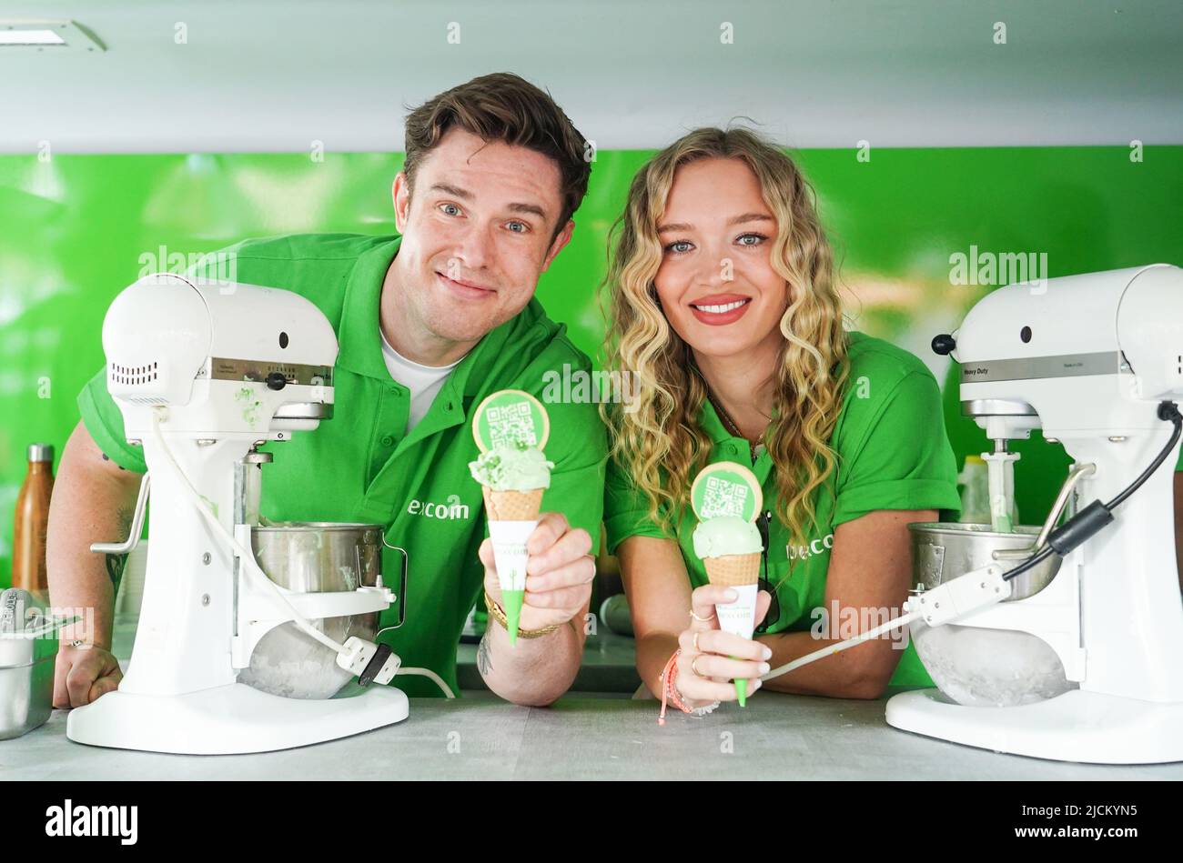 Ed Gamble and Roxy Horner, who live with Type 1 diabetes, at the Dexcom ...
