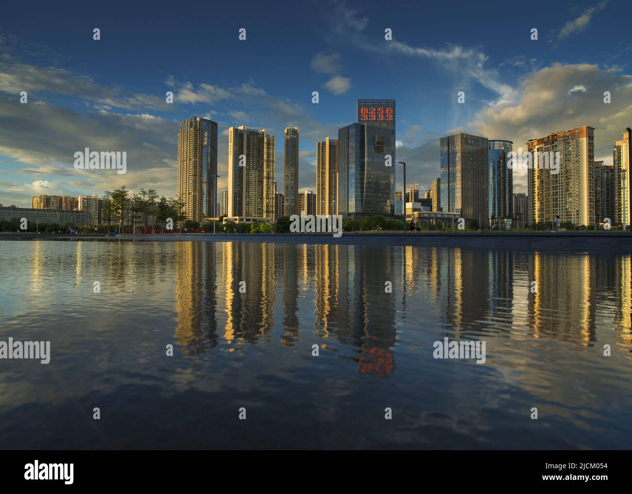 City commercial setting hi-res stock photography and images - Alamy
