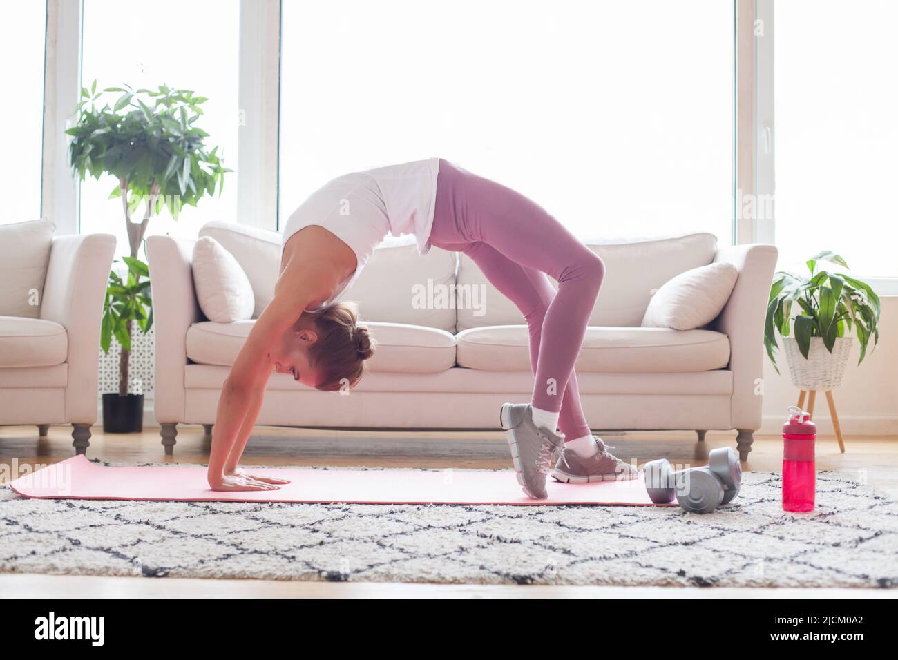 Arch fit hi-res stock photography and images - Alamy