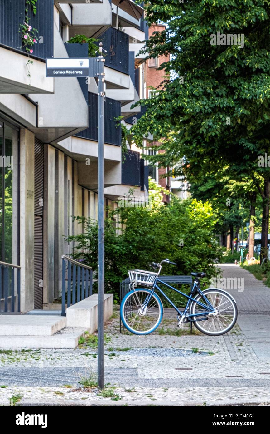 Berliner Mauerweg sign,Harzer Strasse, Neukölln,Berlin,Germany Stock ...