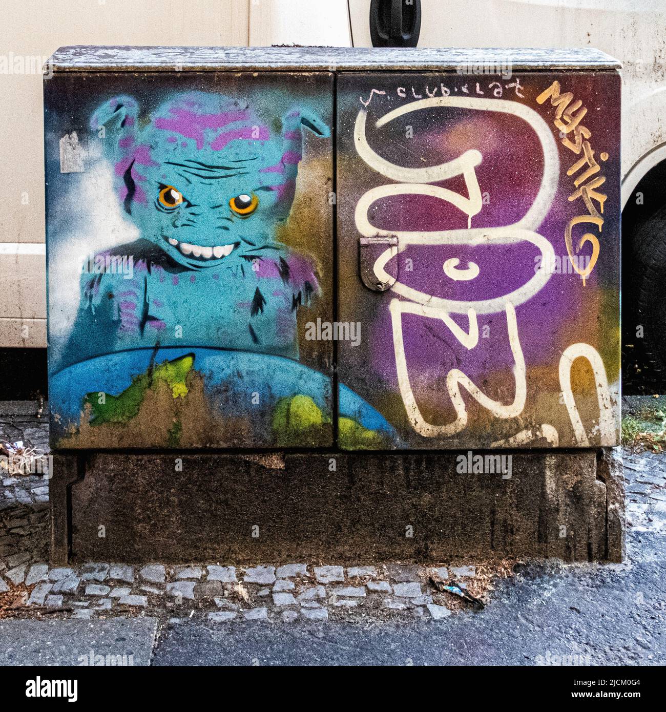Alien painted on Utiltiy box on route of former Berlin Wall, Harzer ...