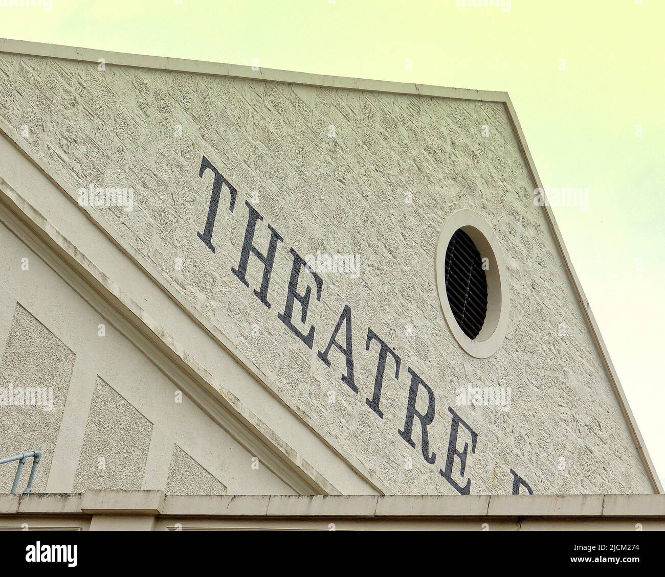 Glasgow, Scotland, UK June 14th 2022. UK Weather: Theatre royal along ...