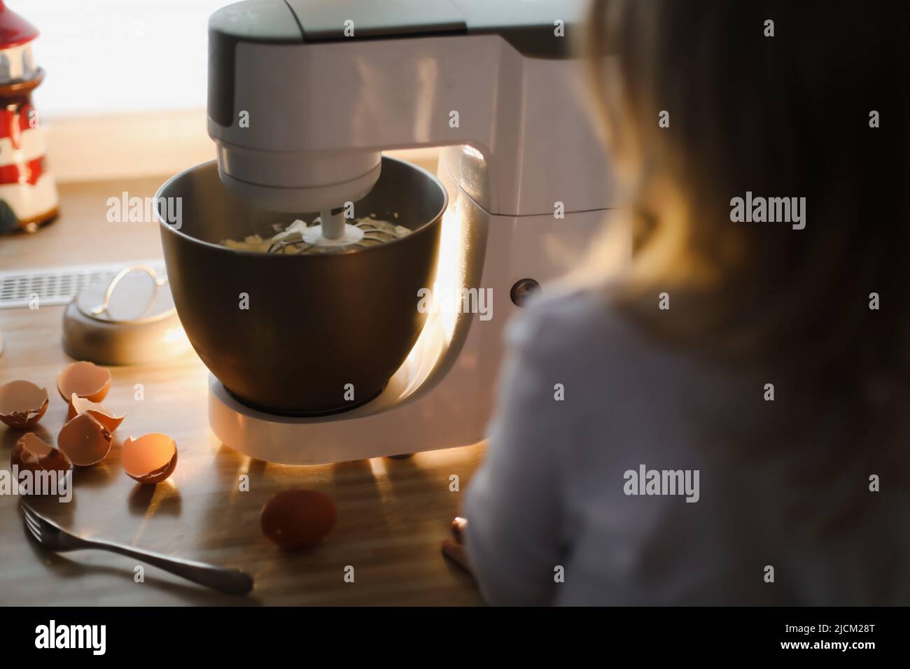 Little girl baking a pie hi-res stock photography and images - Alamy