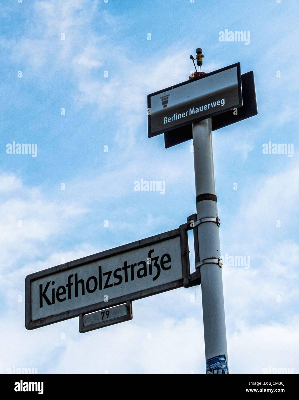 Berliner mauerweg sign hi-res stock photography and images - Alamy