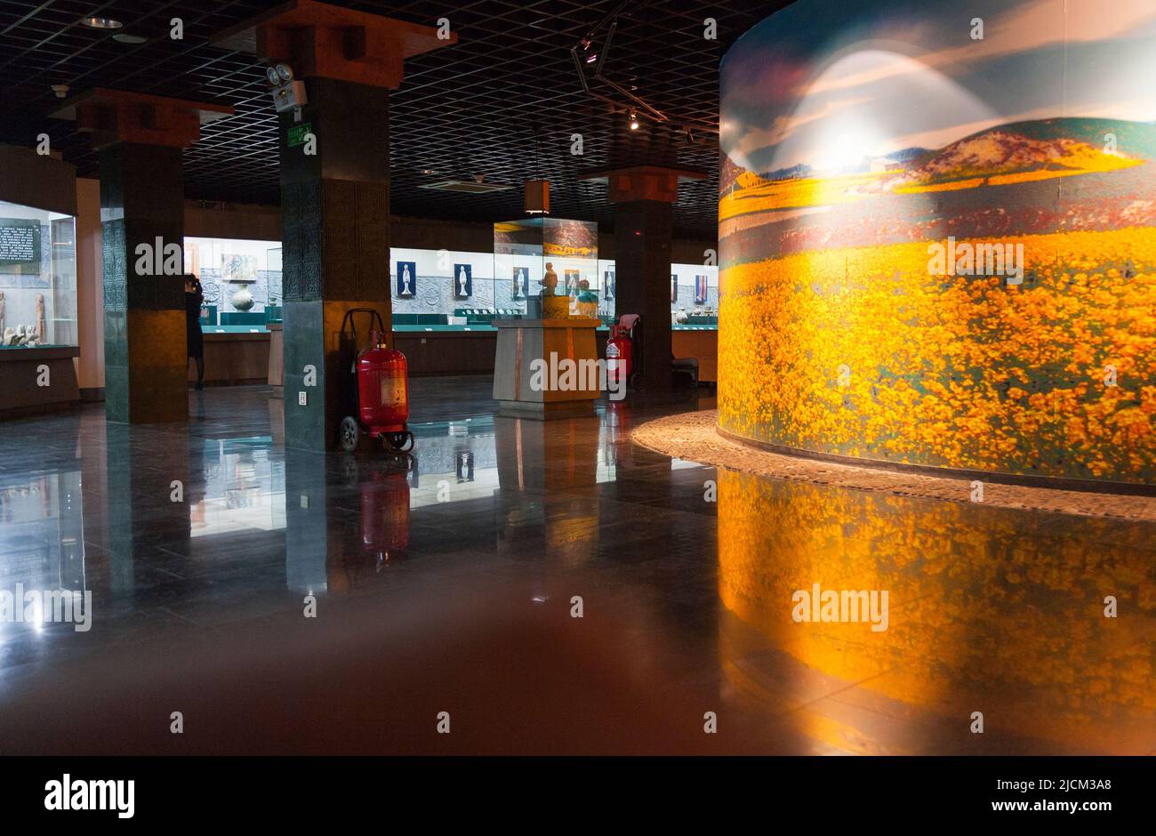 Chinese artefacts display in museum hi-res stock photography and images ...