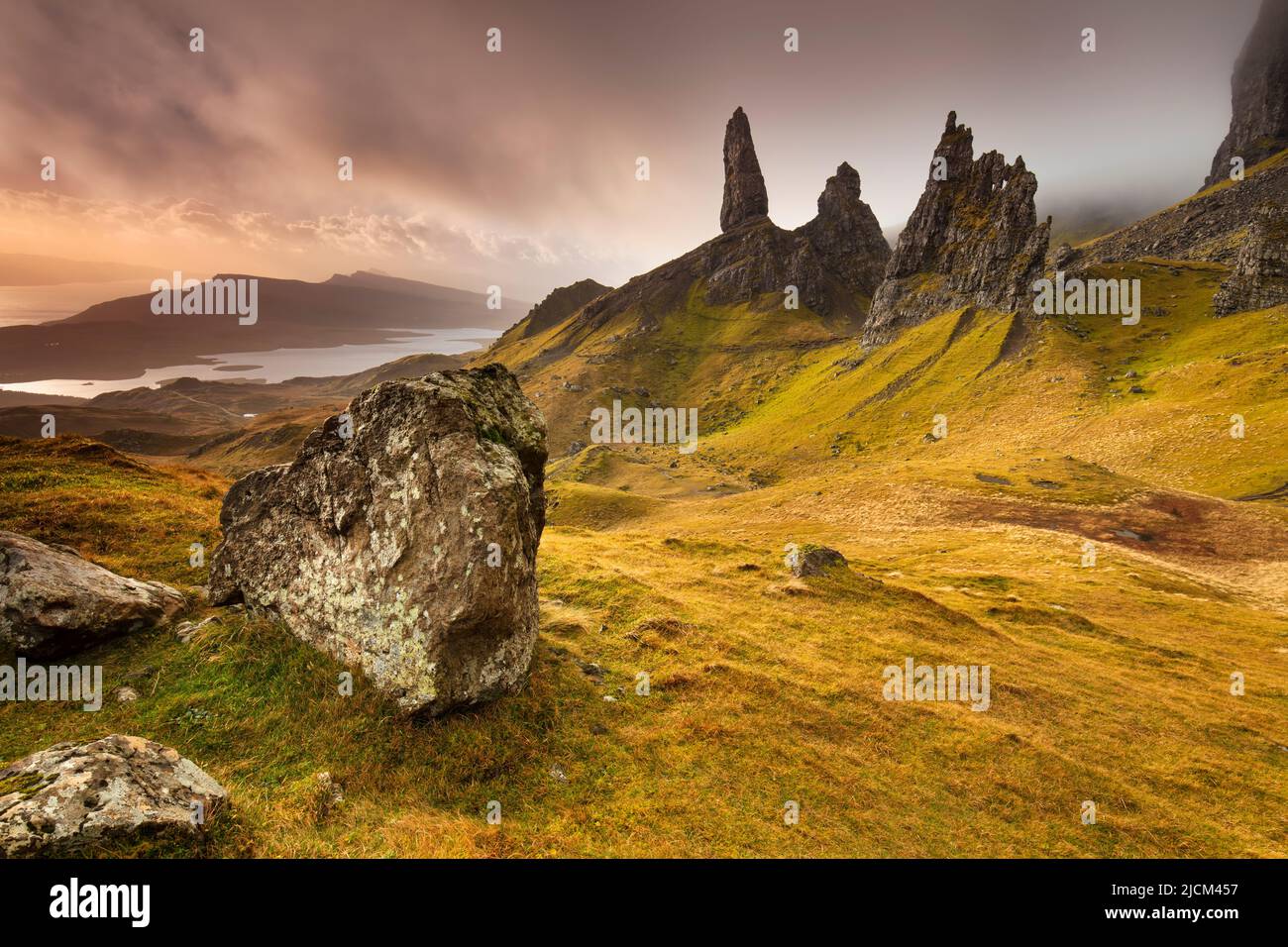Old man of storr rock face and pinnacles on the isle hi-res stock ...