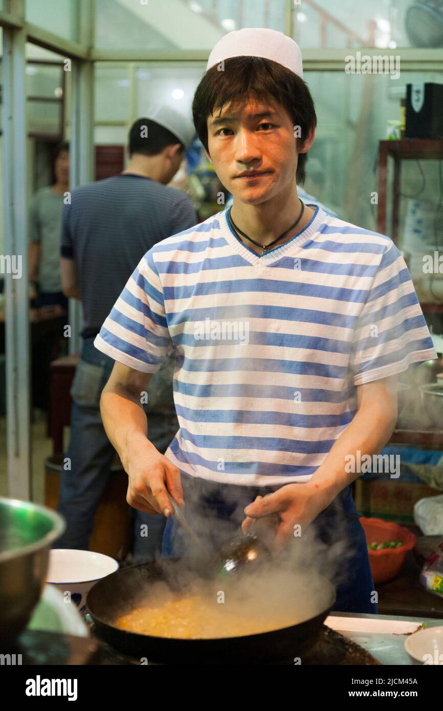 Boiling rice noodles hi-res stock photography and images - Alamy