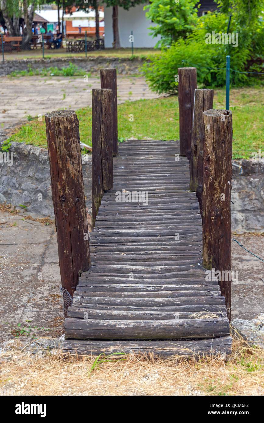 Logs bridge hi-res stock photography and images - Alamy