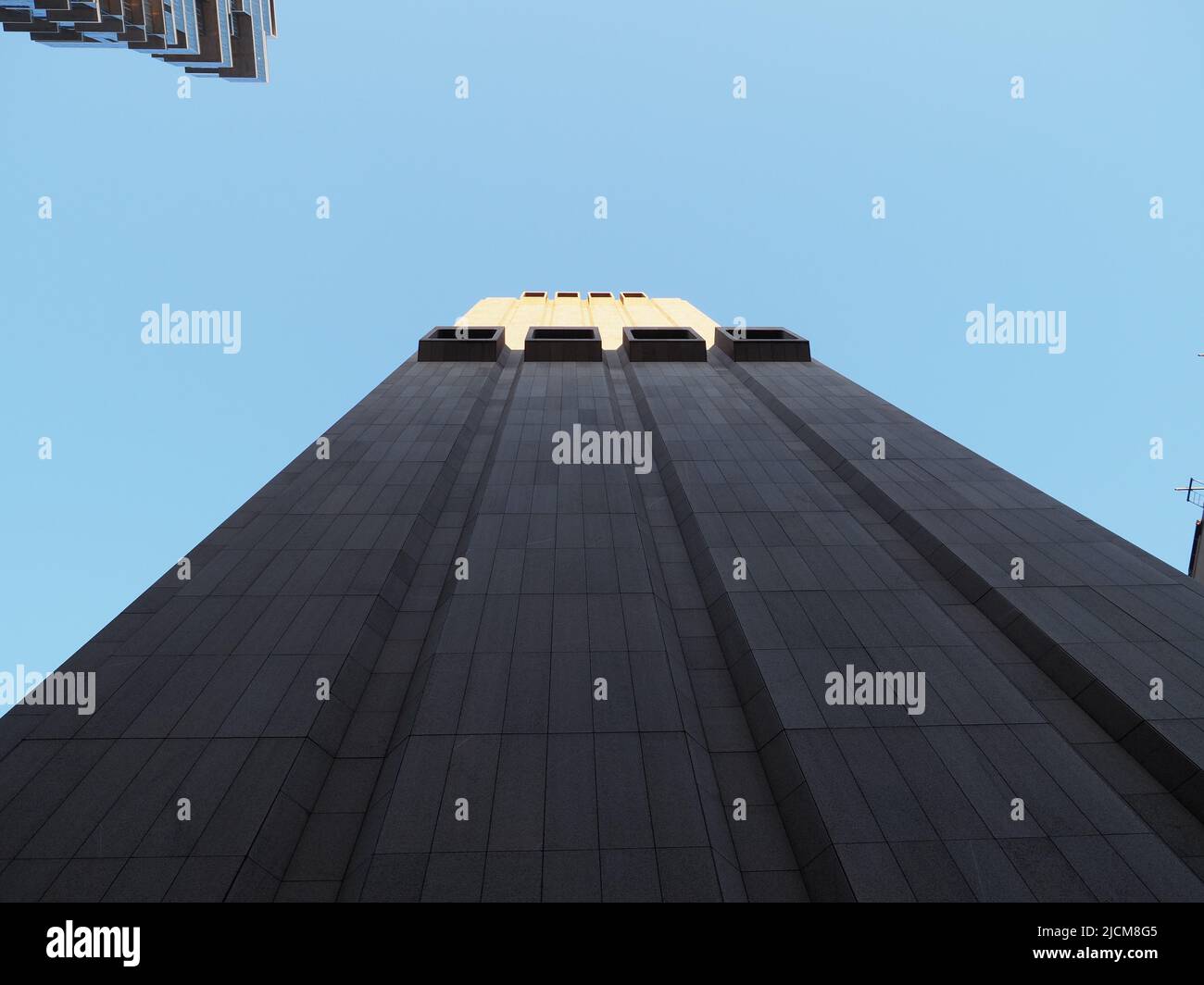 Image of 33 Thomas Street, a windowless building in Manhattan Stock ...
