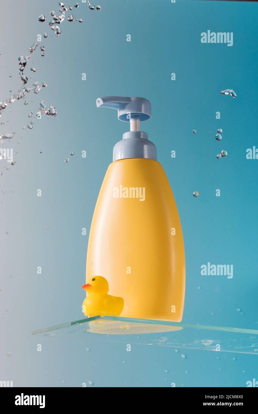 Children splashing water in the bathroom hi-res stock photography and ...