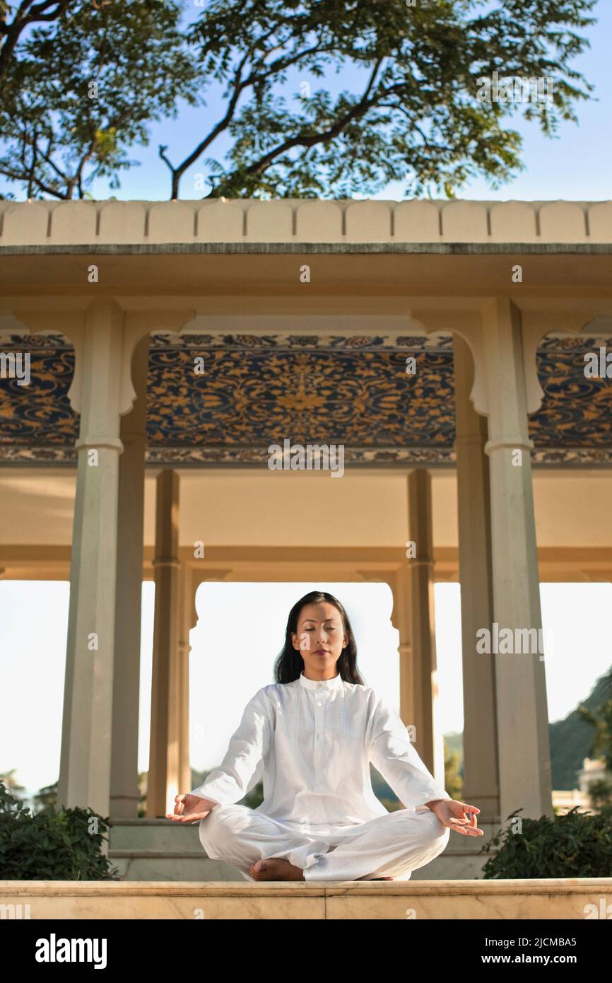 Woman india meditation hi-res stock photography and images - Alamy