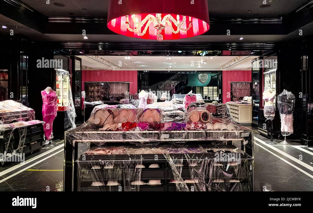 Victoria’s secret 2022 hi-res stock photography and images - Alamy
