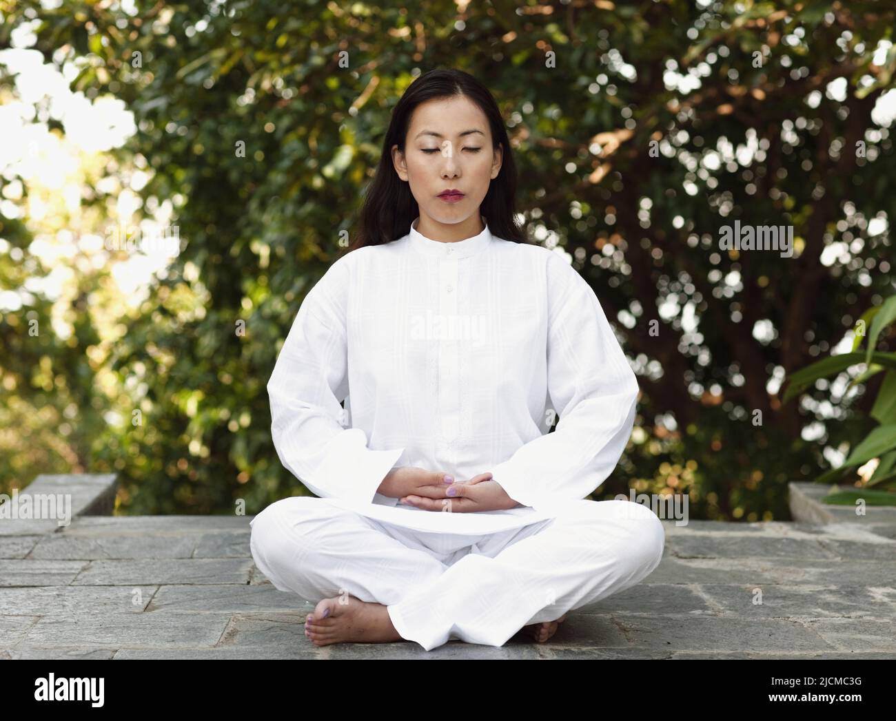 Woman india meditation hi-res stock photography and images - Alamy
