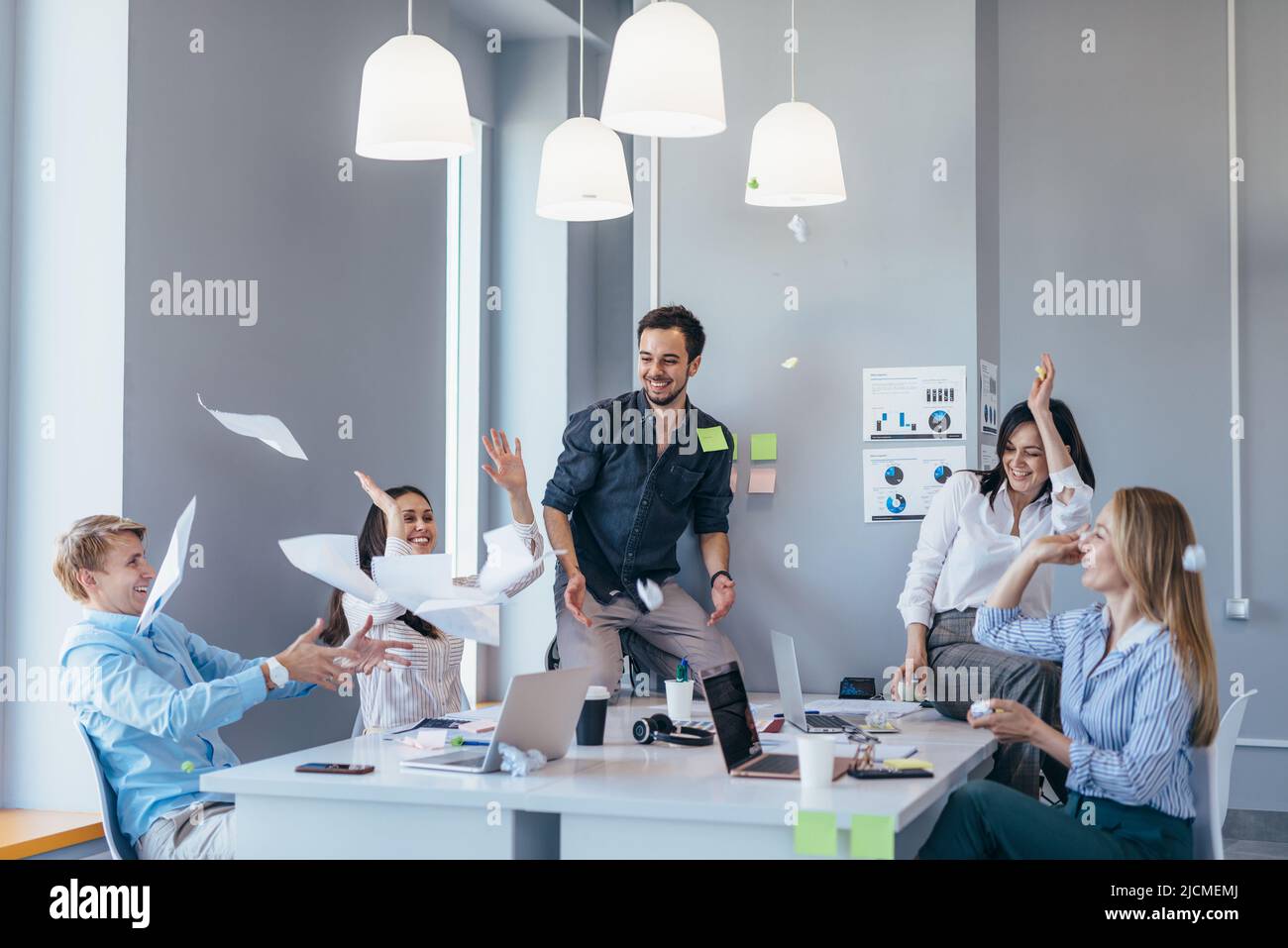 Scattering papers hi-res stock photography and images - Alamy