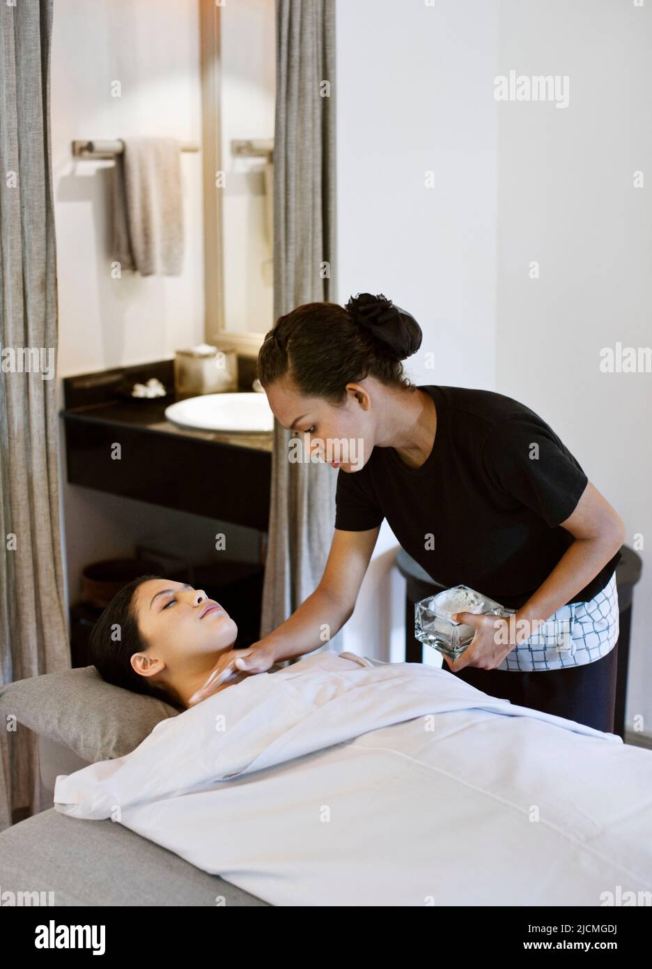 Body wrap hi-res stock photography and images - Alamy