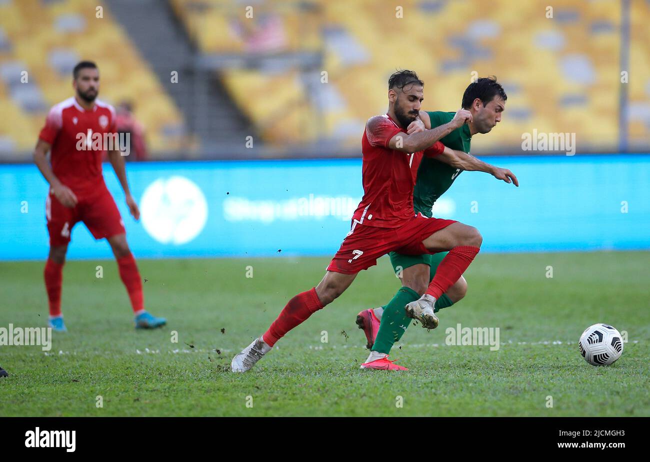 Ali Jaafar Madan (C) of Bahrain and Ylyasov Vezirgeldi of Turkmenistan ...
