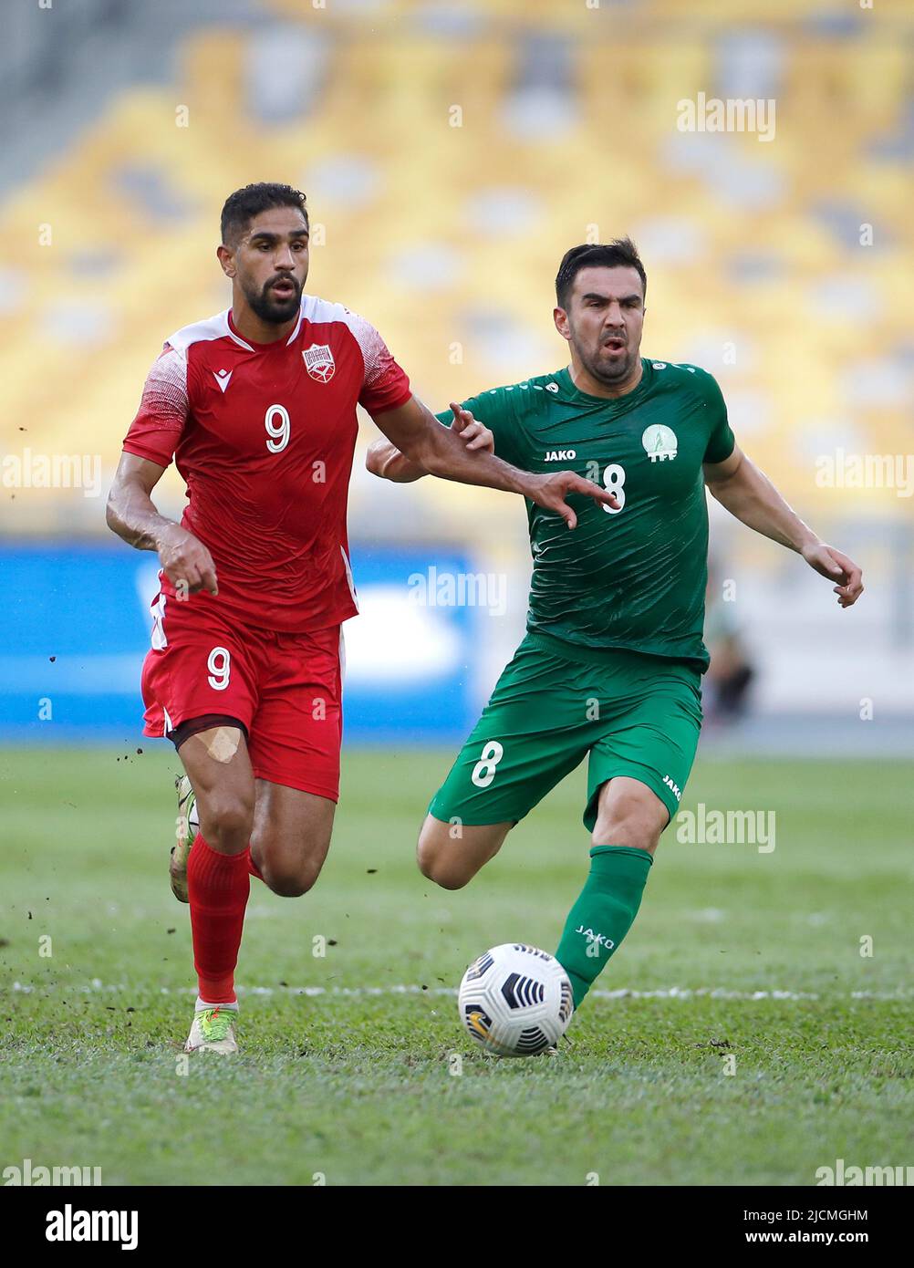 Abdulla Yusuf Helal (L) of Bahrain and Atayev Ahmet of Turkmenistan in ...