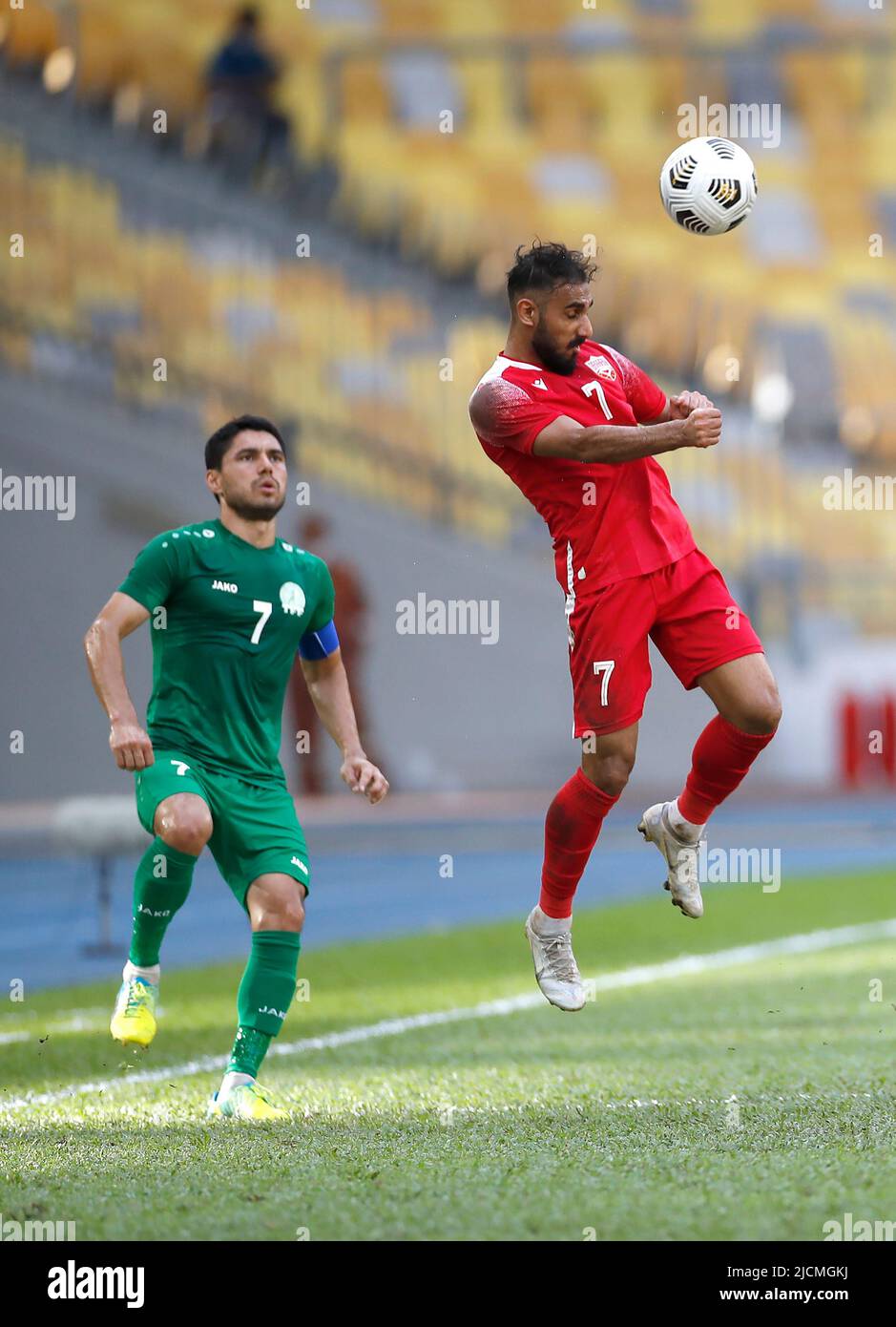 Ali Jaafar Madan (R) of Bahrain and Amanov Arslan of Turkmenistan in ...