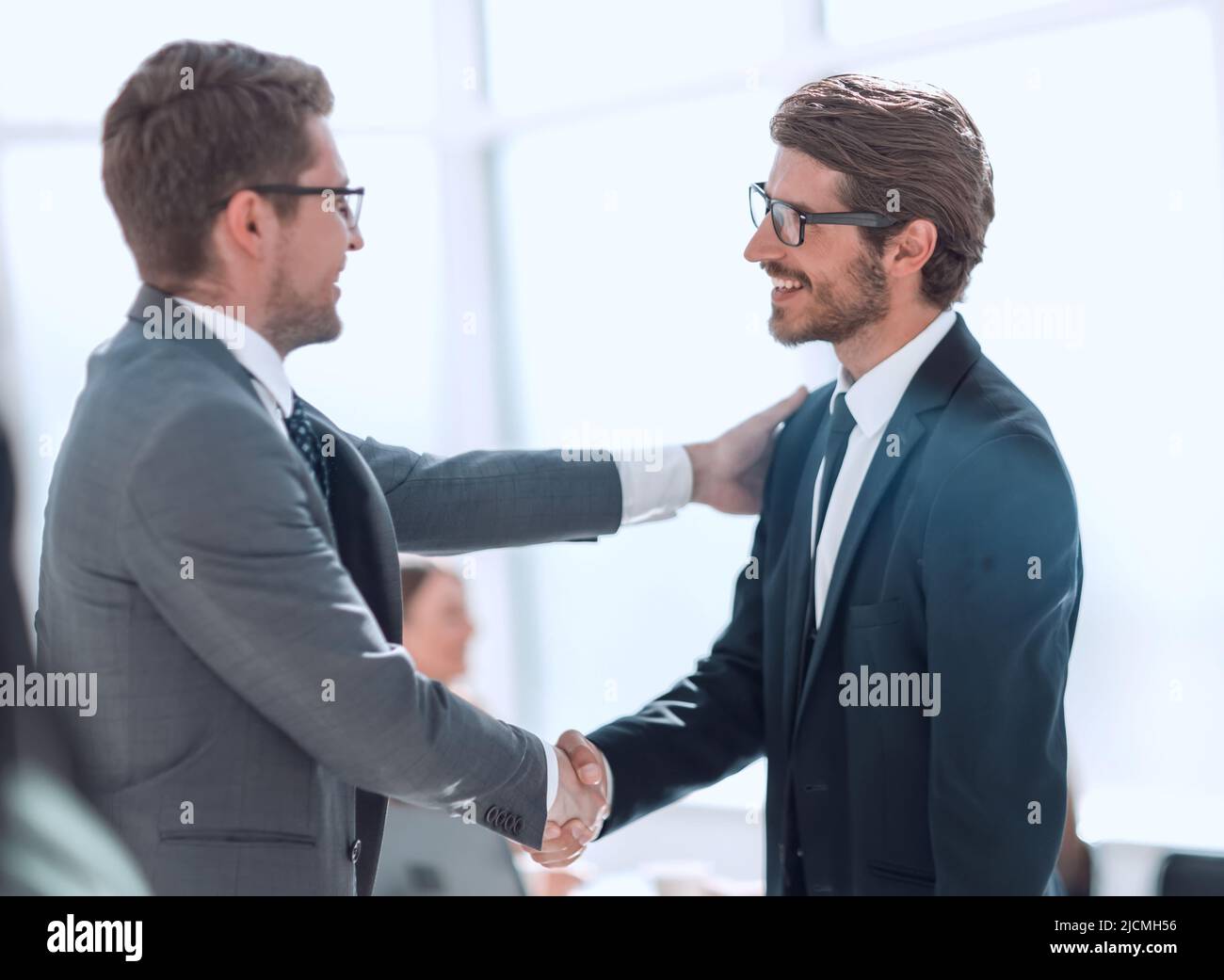 welcome handshake business partners in the office Stock Photo - Alamy