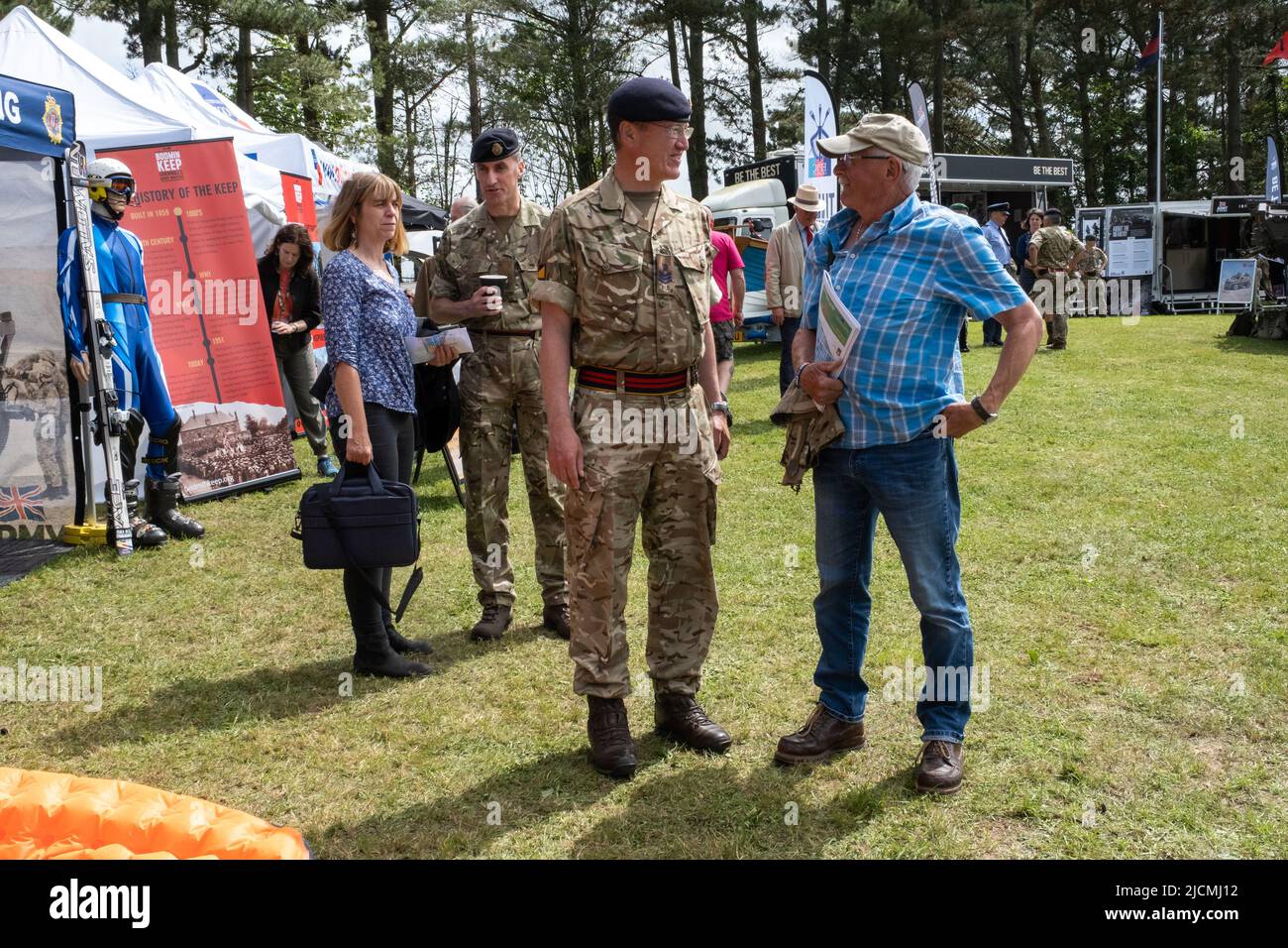Old army veteran sharing experiences with a uniformed serving soldier ...