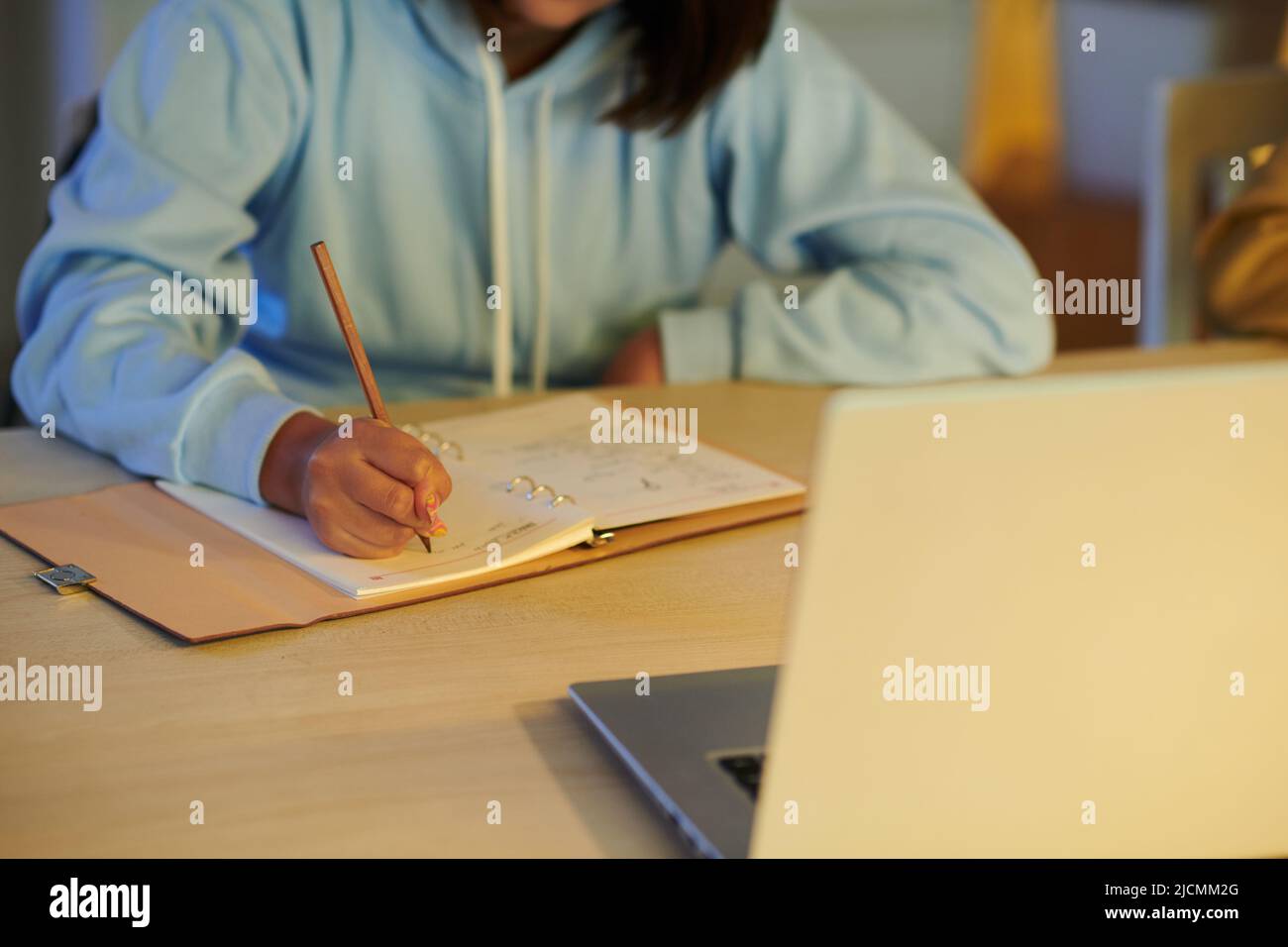 Language exam hands writing hi-res stock photography and images - Alamy