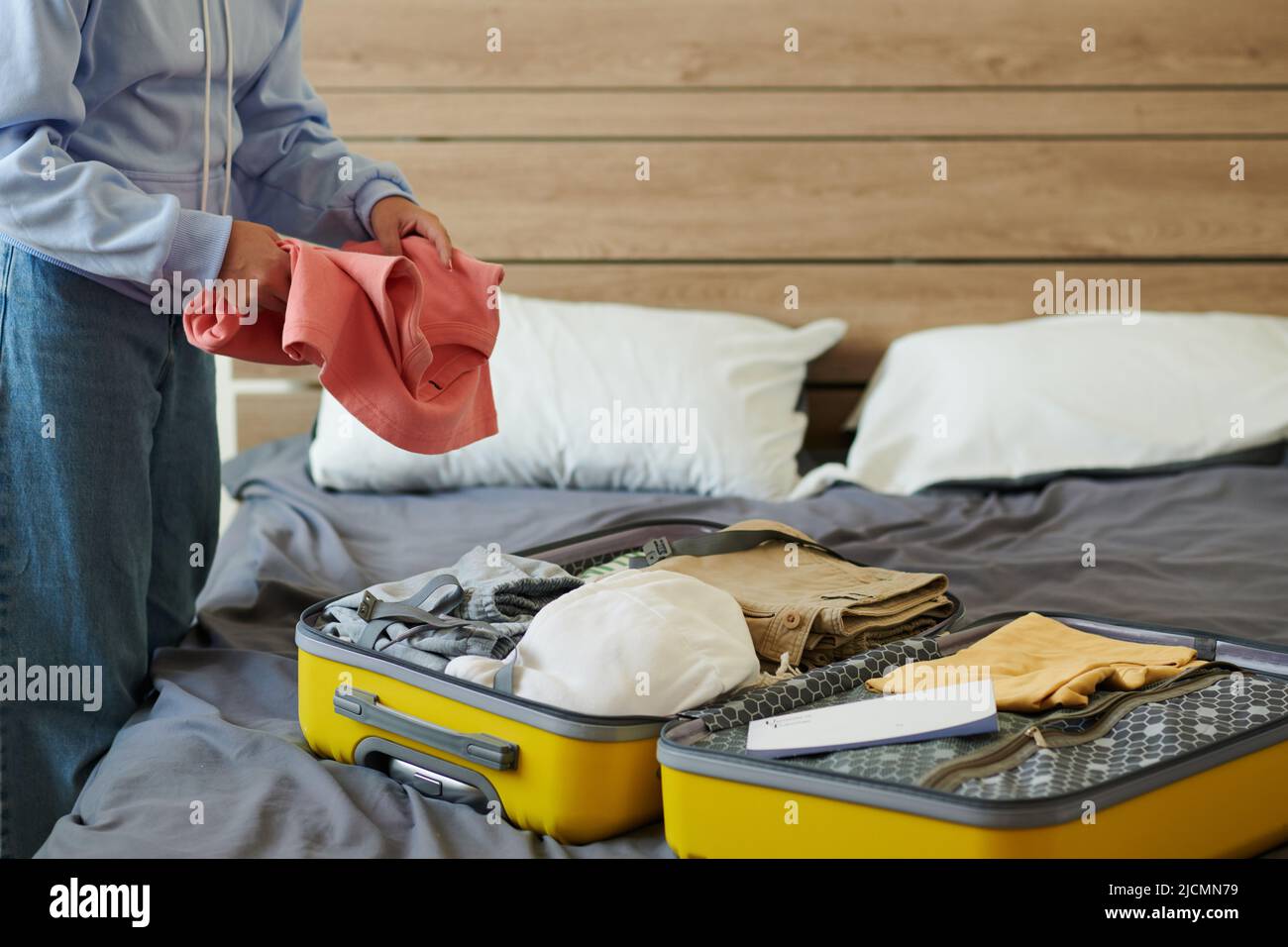 Teen university suitcase hi-res stock photography and images - Alamy