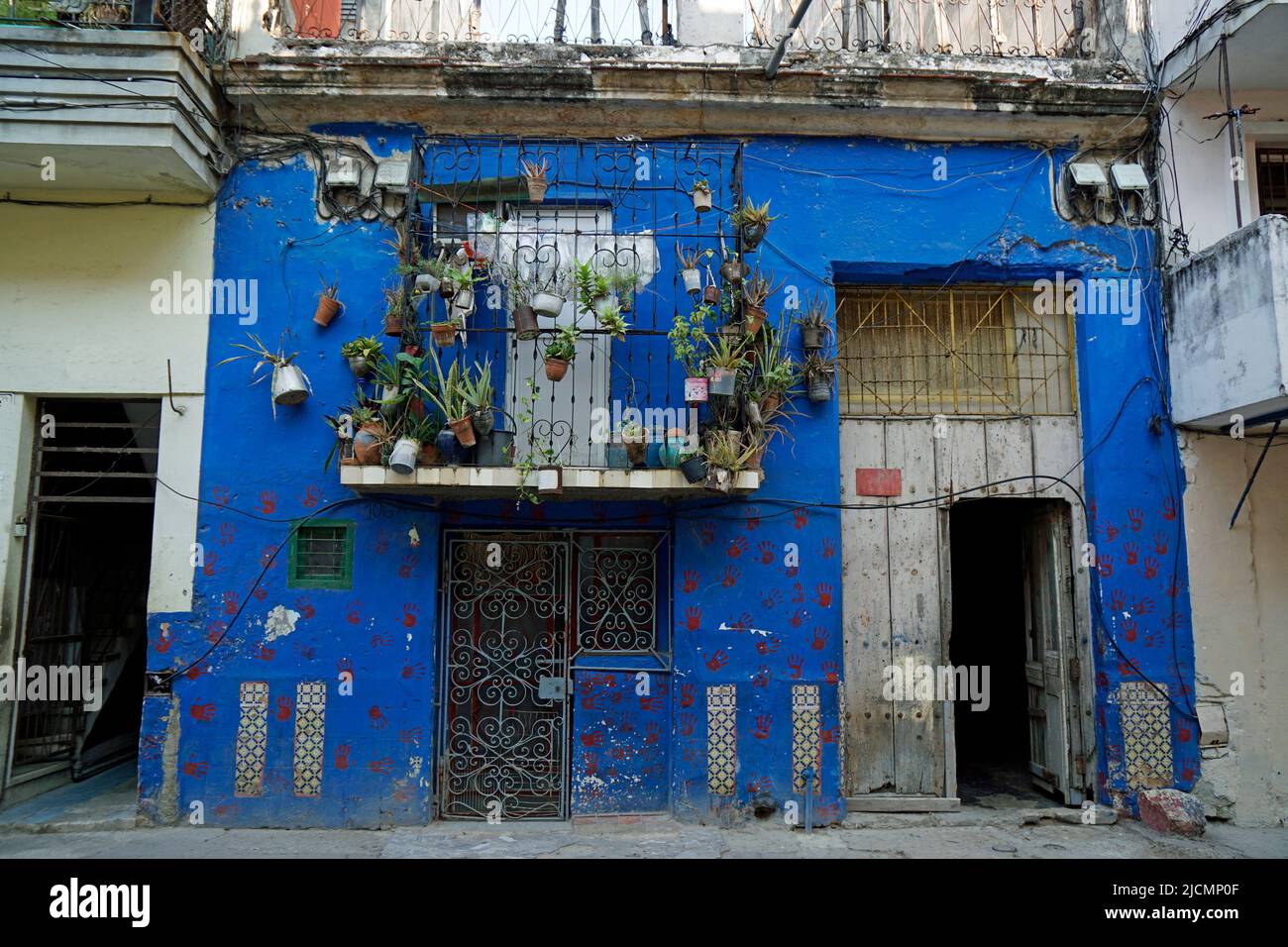 colorful run down houses in havana Stock Photo - Alamy