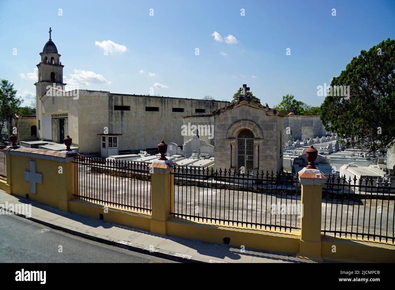 cemetery Nekropolis of Cristobal Colon in Havana Stock Photo - Alamy