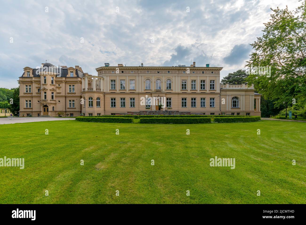 Palace and Park Complex in Ostromecko, Poland Stock Photo - Alamy