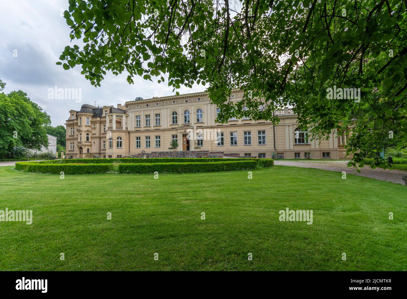 Palace and Park Complex in Ostromecko, Poland Stock Photo - Alamy