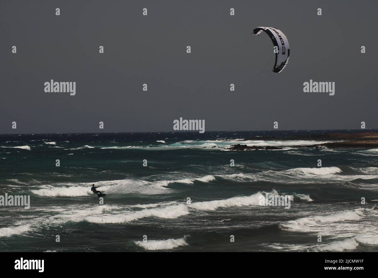 Wave kites hi-res stock photography and images - Alamy