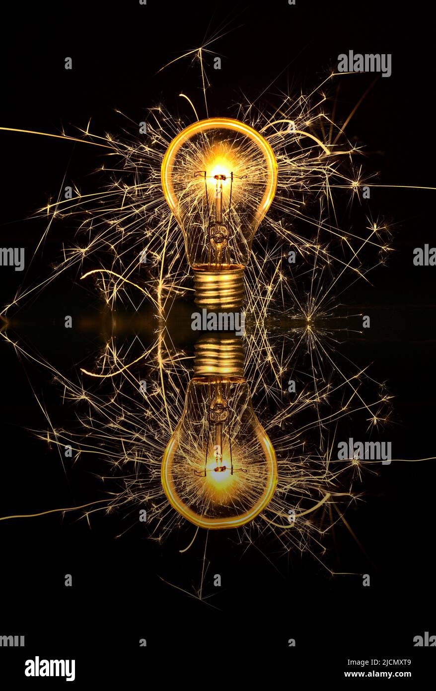 Light bulb sparkling in the dark and glowing glass Stock Photo - Alamy