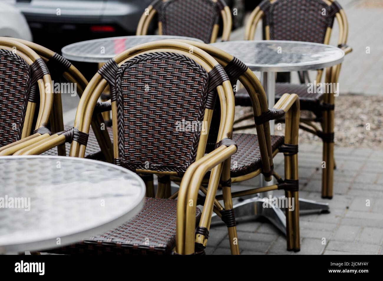 Row chairs outside coffee hi-res stock photography and images - Alamy