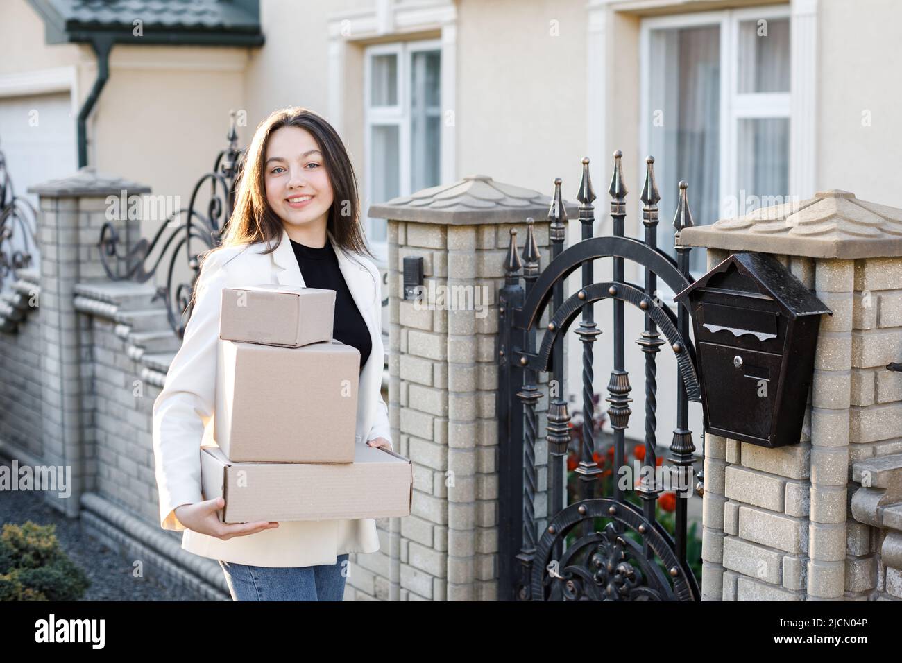 Holds boxes hi-res stock photography and images - Alamy