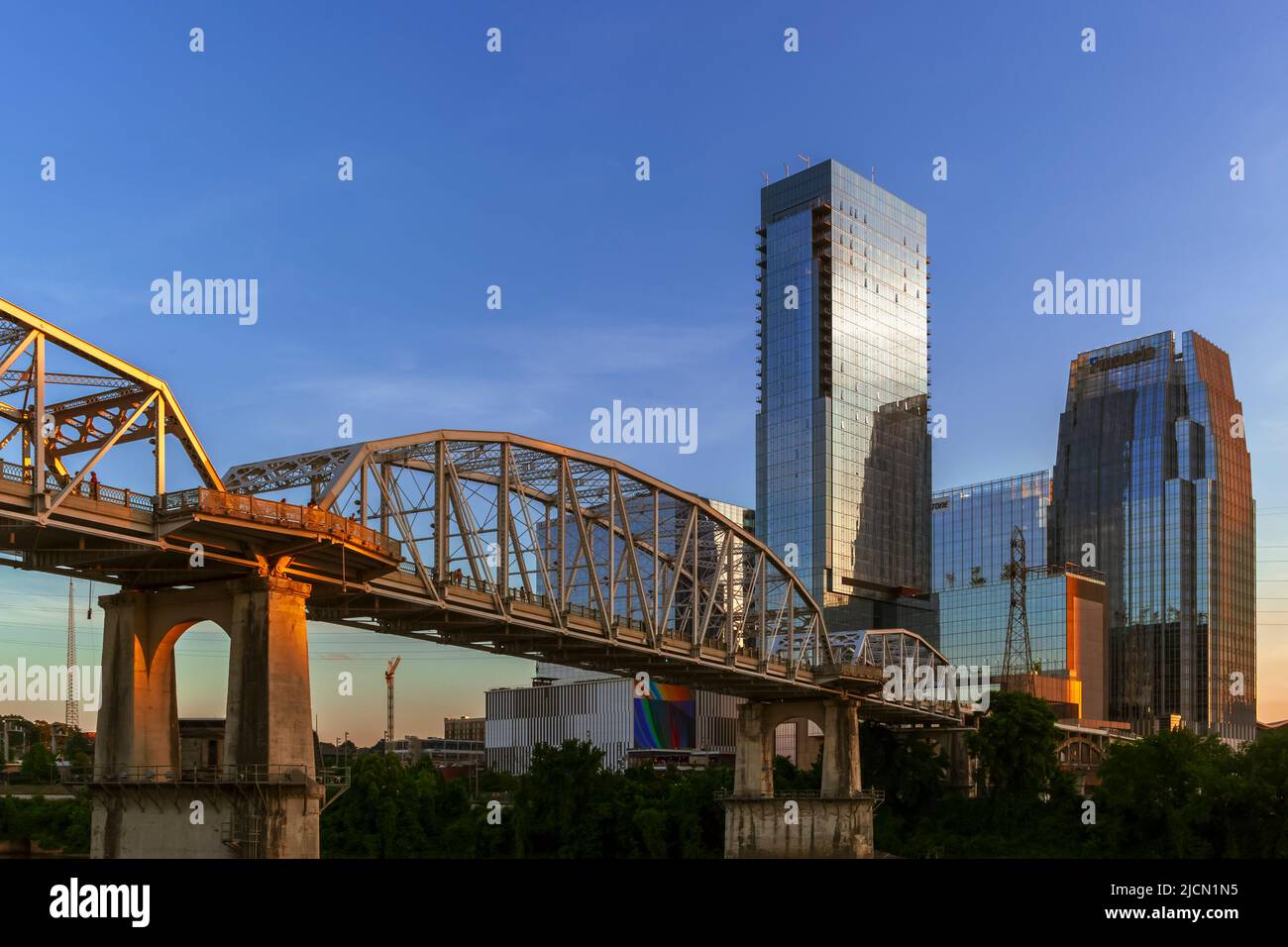 John Seigenthaler Pedestrian Bridge and Skyline of downtown Nashville ...