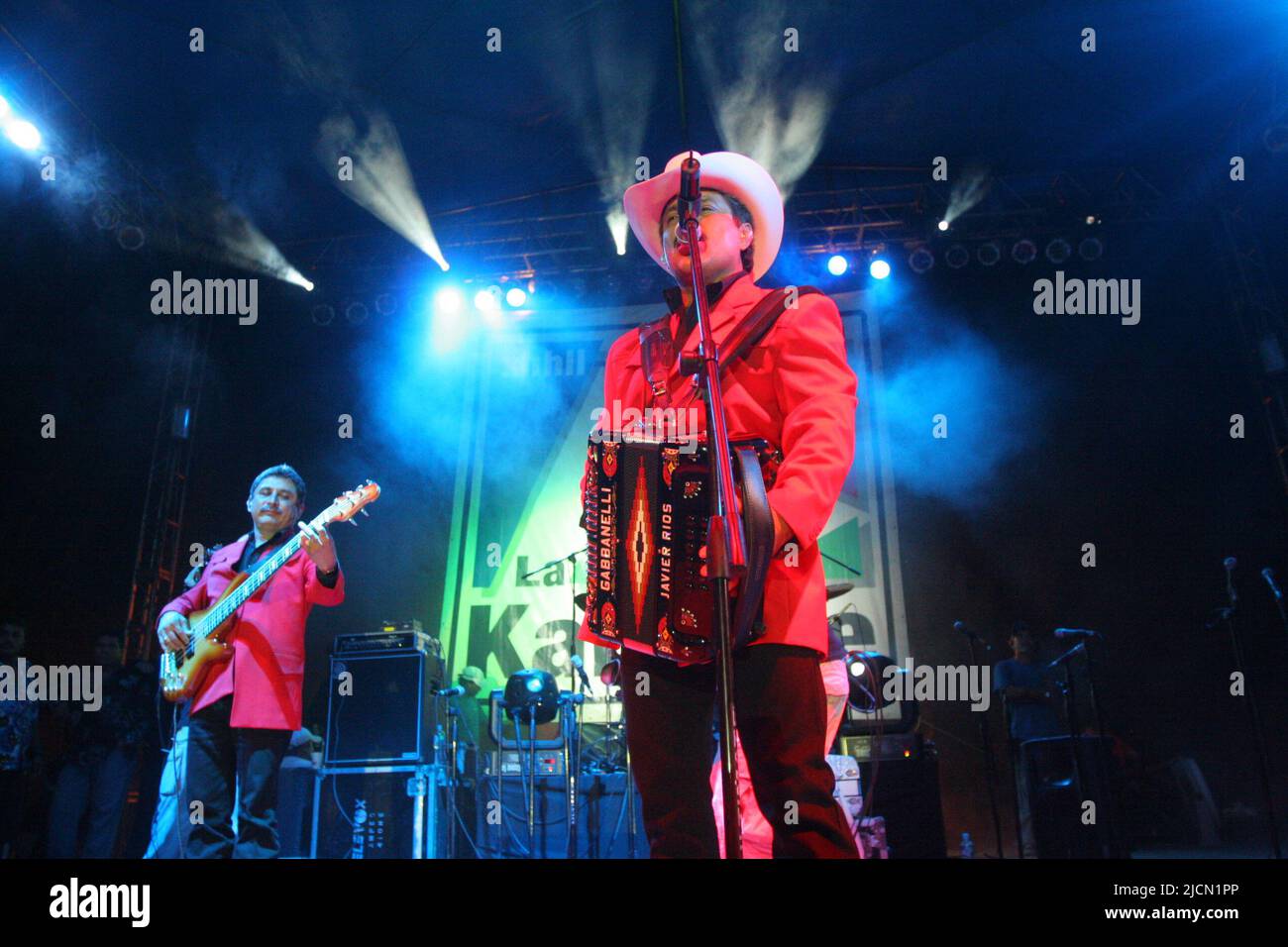 Los Invasores de Nuevo Leon en el Baile de La Kaliente 6 sep 2006 ...