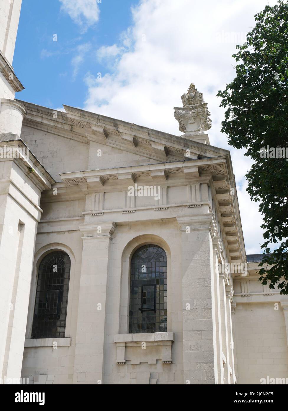 St alphage church london hi-res stock photography and images - Alamy