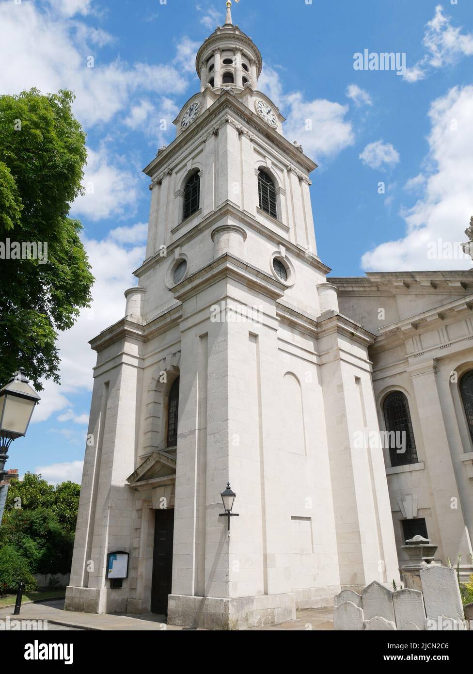St alphage church london hi-res stock photography and images - Alamy