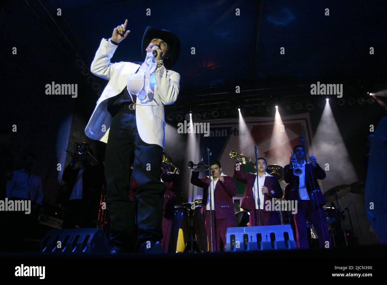 El Chapo de Sinaloa en el Baile de La Kaliente 6 sep 2006. (© Photo By ...