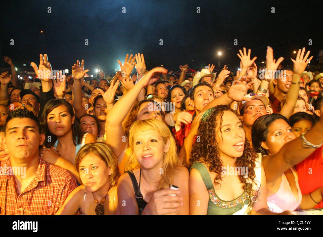 Laberinto en el Baile de La Kaliente 6 sep 2006. (© Photo By Luis ...