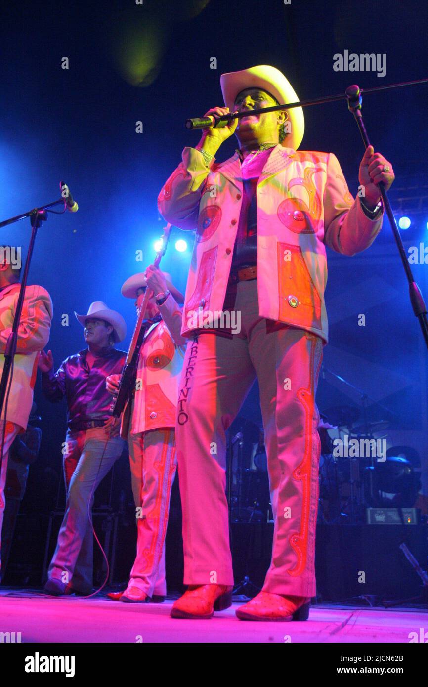 Laberinto en el Baile de La Kaliente 6 sep 2006. (© Photo By Luis ...