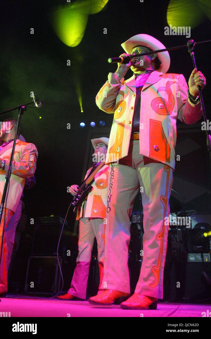 Laberinto en el Baile de La Kaliente 6 sep 2006. (© Photo By Luis ...