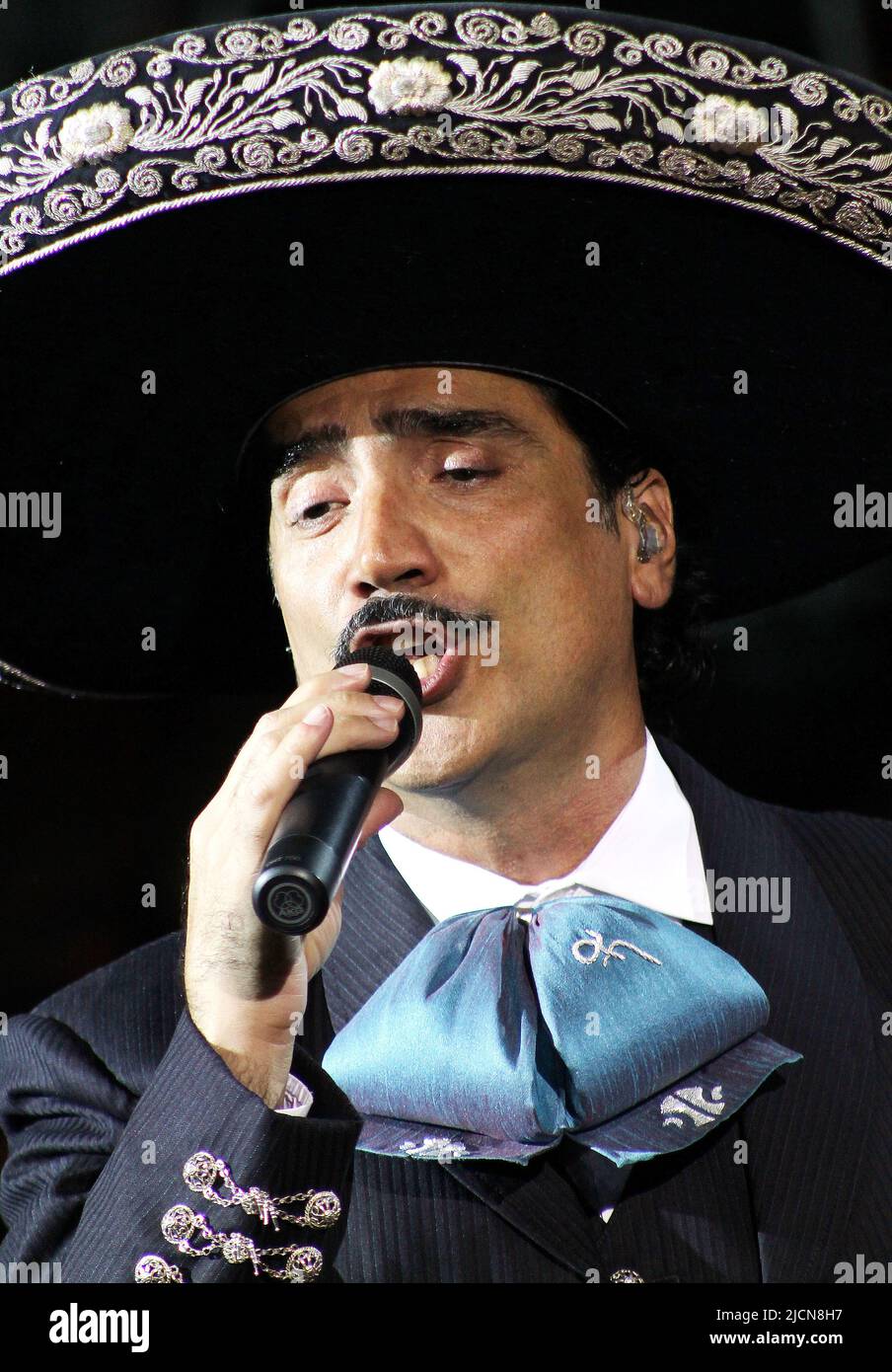Leon, Guanajuato., 04/02/2014, El cantante Alejandro Fernandez durante ...